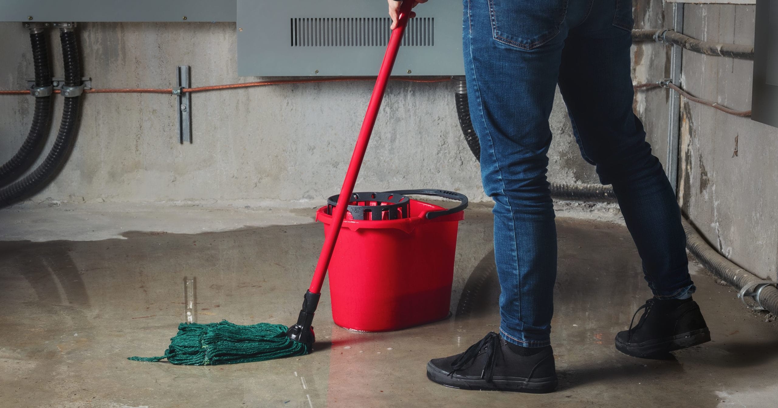 Water infiltration, flooding in the house: what to do and how to ...