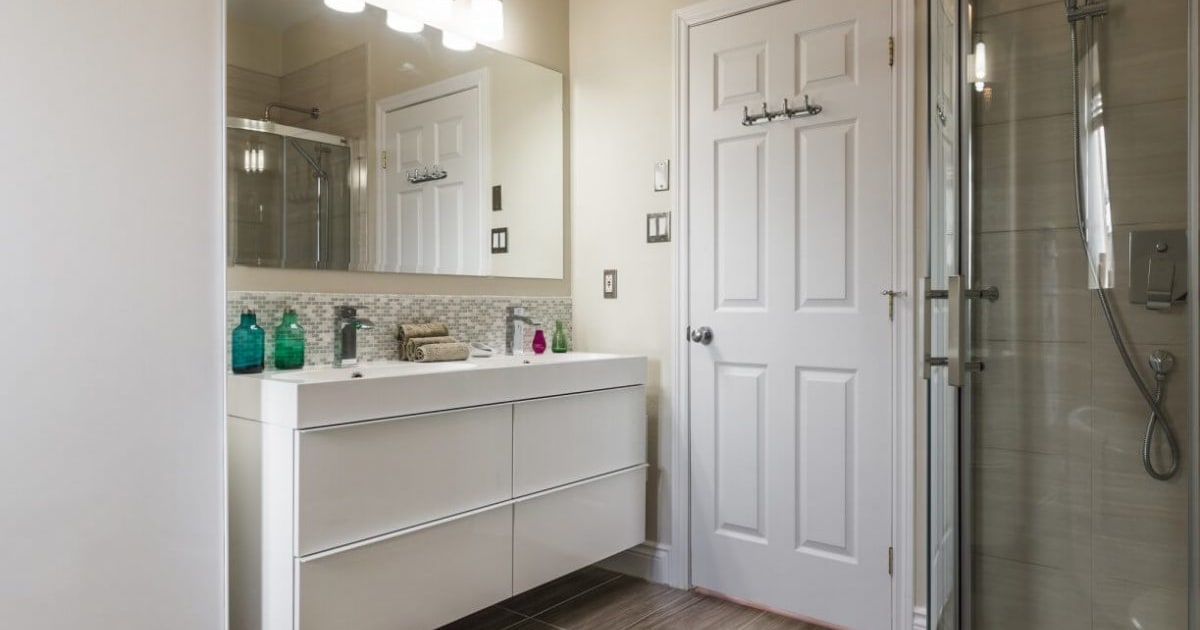 Salle de Bain Moderne rénovée à Montréal | Projet RénoAssistance ...